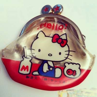 Hello-Kitty-Original-coin-purse-1974 - Brand Buffet
