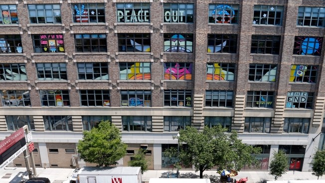 Post it war ศึกปะทะไอเดียสร้างสรรค์ของตึกออฟิศตรงข้ามด้วยกระดาษ Post it