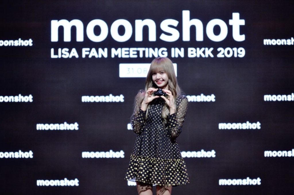 แฟนๆฟิน ลิซ่าแจกรอยยิ้มเต็มที่ตลอดงาน “moonshot x LISA FAN MEETING IN ...