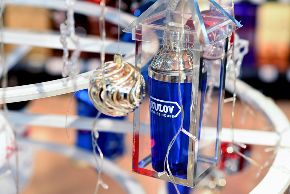 สุดเซอร์ไพรส์ Kulov Mixing House เปิดตัว “ต้นคริสต์มาส” สนับสนุนการม ...