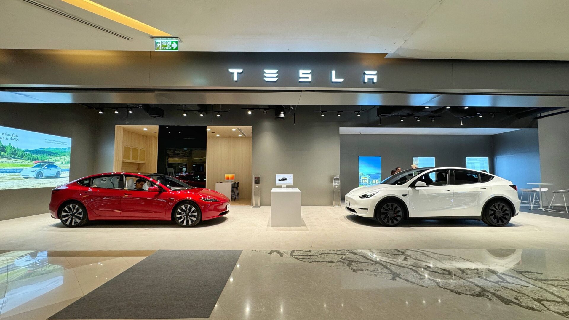 Tesla เปิดตัว Experience Store ใจกลางพารากอน โชว์ Tesla Bot - Powerwall ...