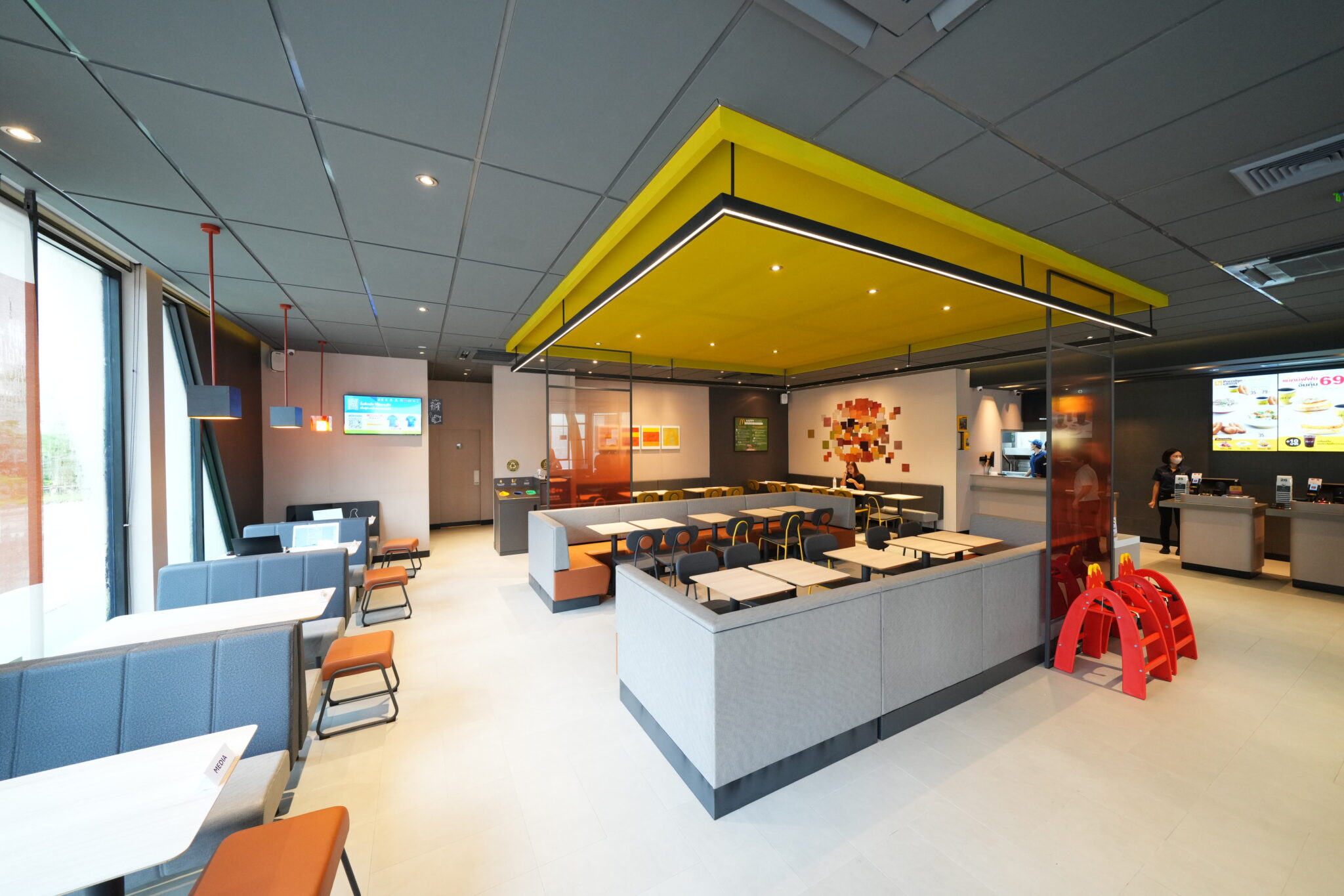 ครั้งแรกในไทย แมคโดนัลด์ อวดดีไซน์ “CUBE” บนทำเล “นครธน พระราม 2” ดัก ...