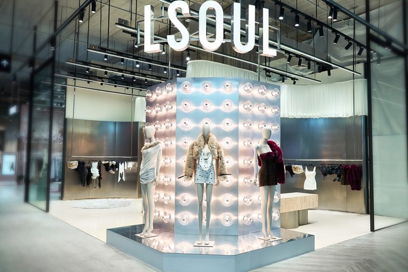 LSOUL บุกตลาดไทย! เปิดตัว Flagship Store แห่งแรกที่เอ็มสเฟียร์ สร้างปรากฏการณ์แฟชั่นใหม่ใน ...