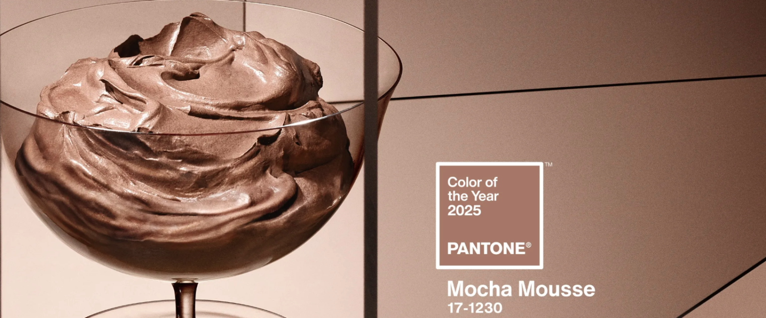 Pantone ประกาศ “Mocha Mouse” สีแห่งปี 2025 สื่อถึง ความอบอุ่น - ความสุข ...